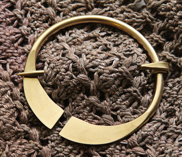 Flared-End Penannular Shawl Pin (Brass) – Stitch Diva Studios